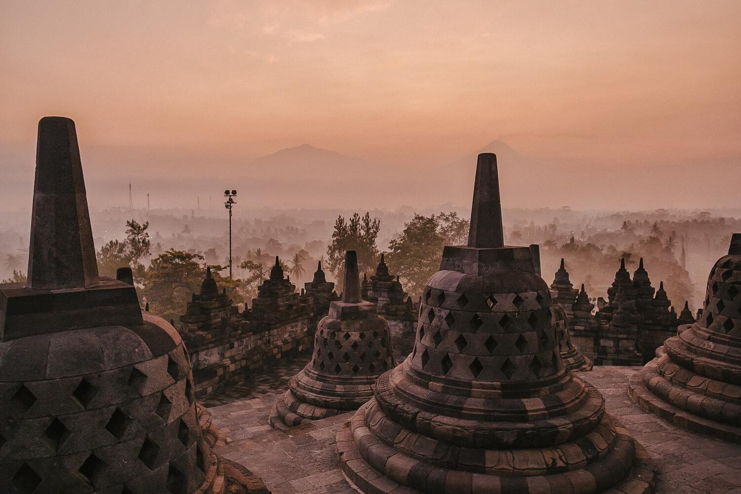 Tailor-made trip to Yogyakarta: discover Borobudur, Prambanan and luxury in Indonesia